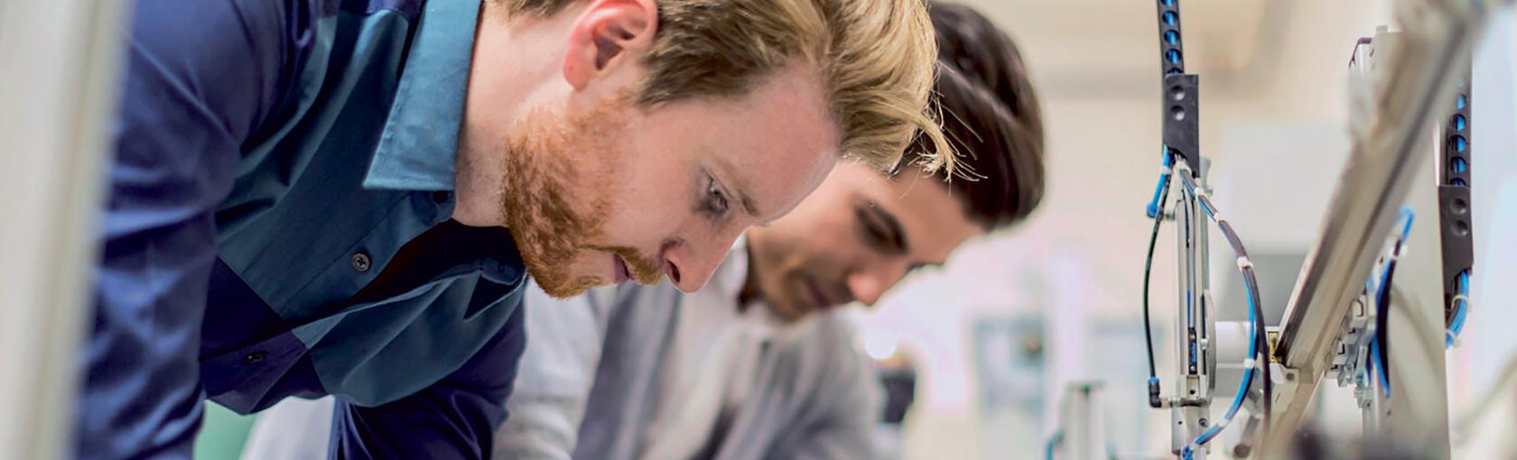 Les civils de la Défense : la force discrète